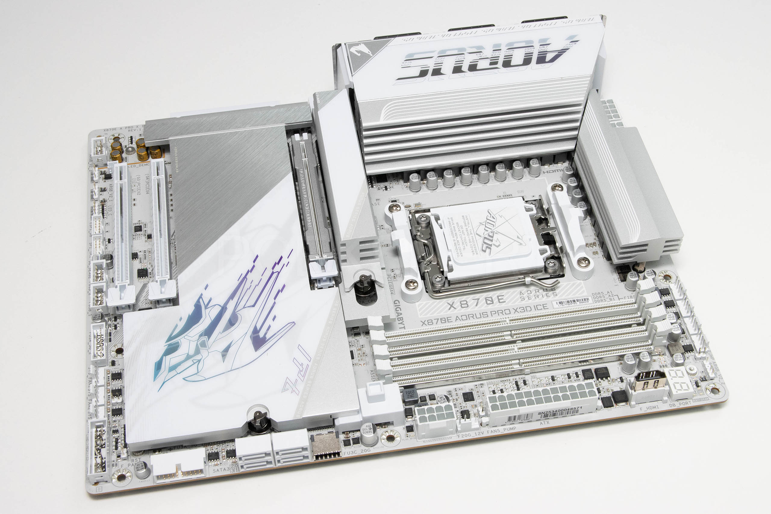 PC Ekspert - Hardware EZine - Gigabyte X870E Aorus Pro X3D ICE recenzija